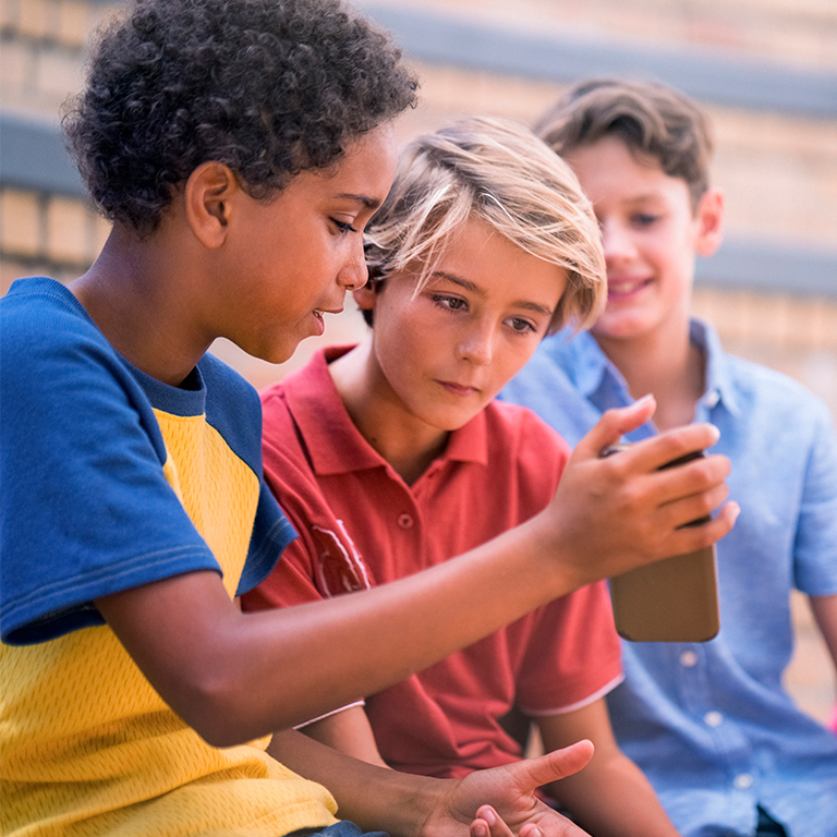 5 Ways Social Media Impacts Your Children - LiveHealth Online